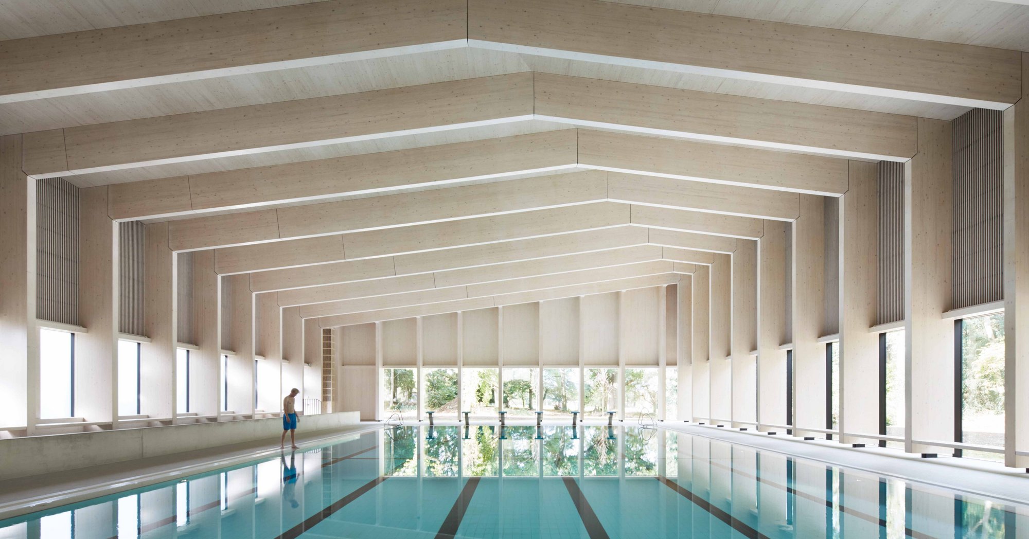 Freemen's School pool – timber engineering in hall constr | WIEHAG